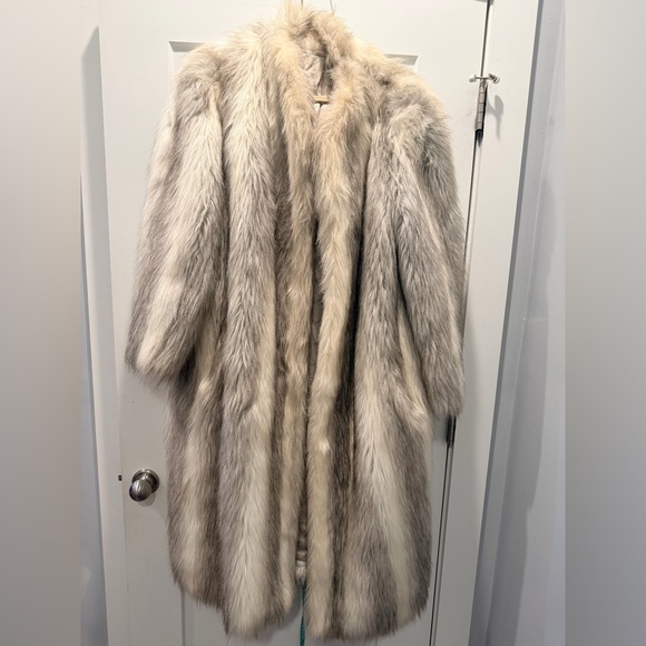 Casper Silver Fox | Jackets & Coats | Vintage Real Silver Fox Fur Coat ...